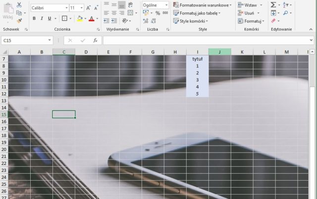 Jak wstawić obrazek jako tło pod komórkami Excela? - Jak zrobić w Excelu?